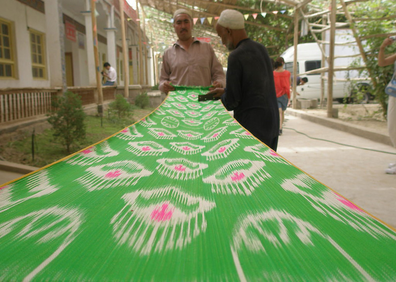 Photos, Images & Pictures of The Atlas Silk Workshop Xinjiang, China ...